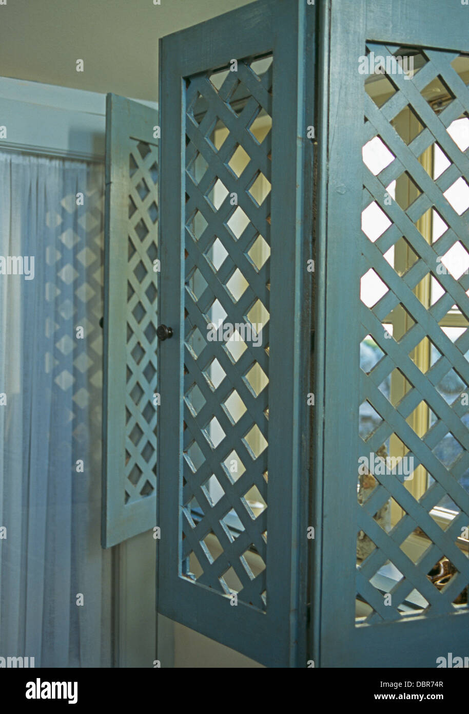 Trellis panels hi-res stock photography and images - Alamy