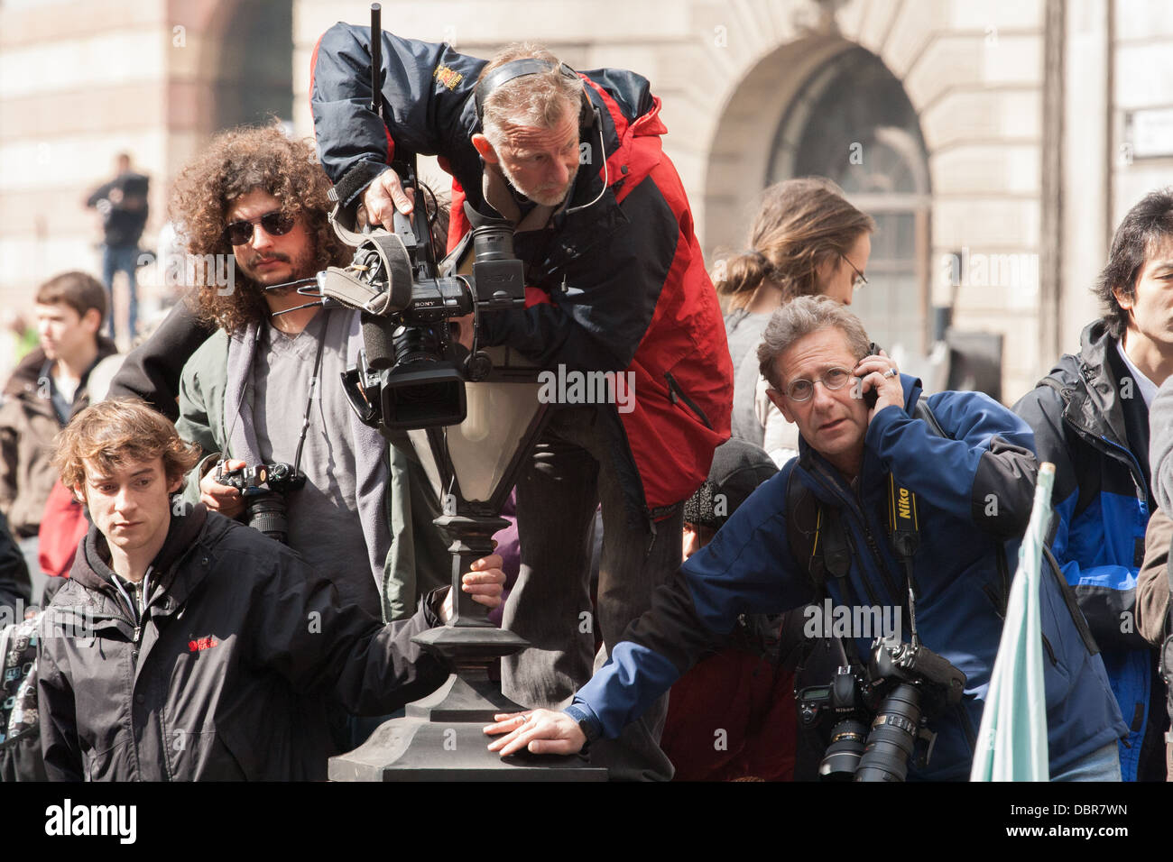 Journalists covering, london hi-res stock photography and images - Alamy