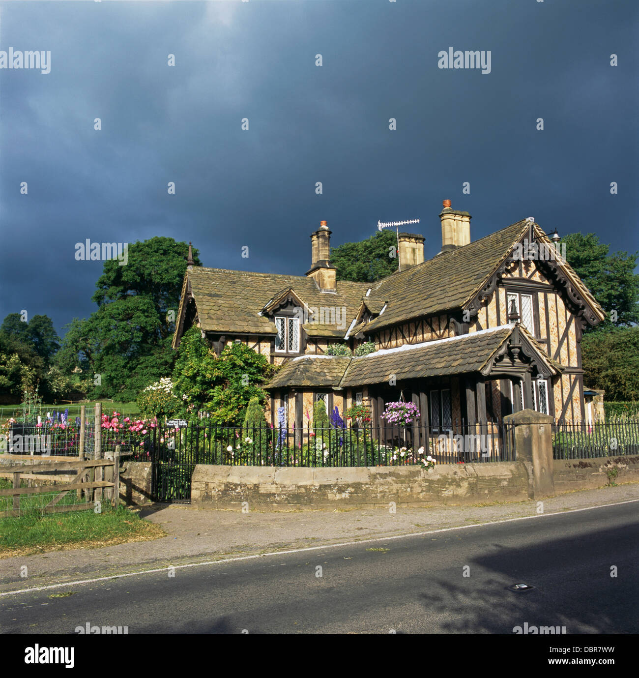 Exteriors country porch domestic hi-res stock photography and images ...