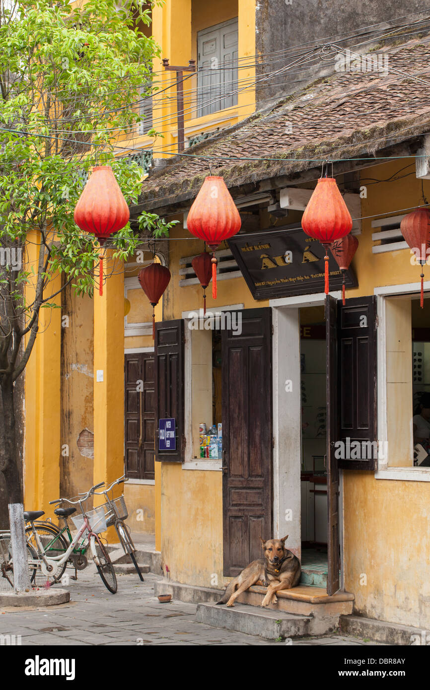 Hoi an vietnam storefront hi-res stock photography and images - Alamy