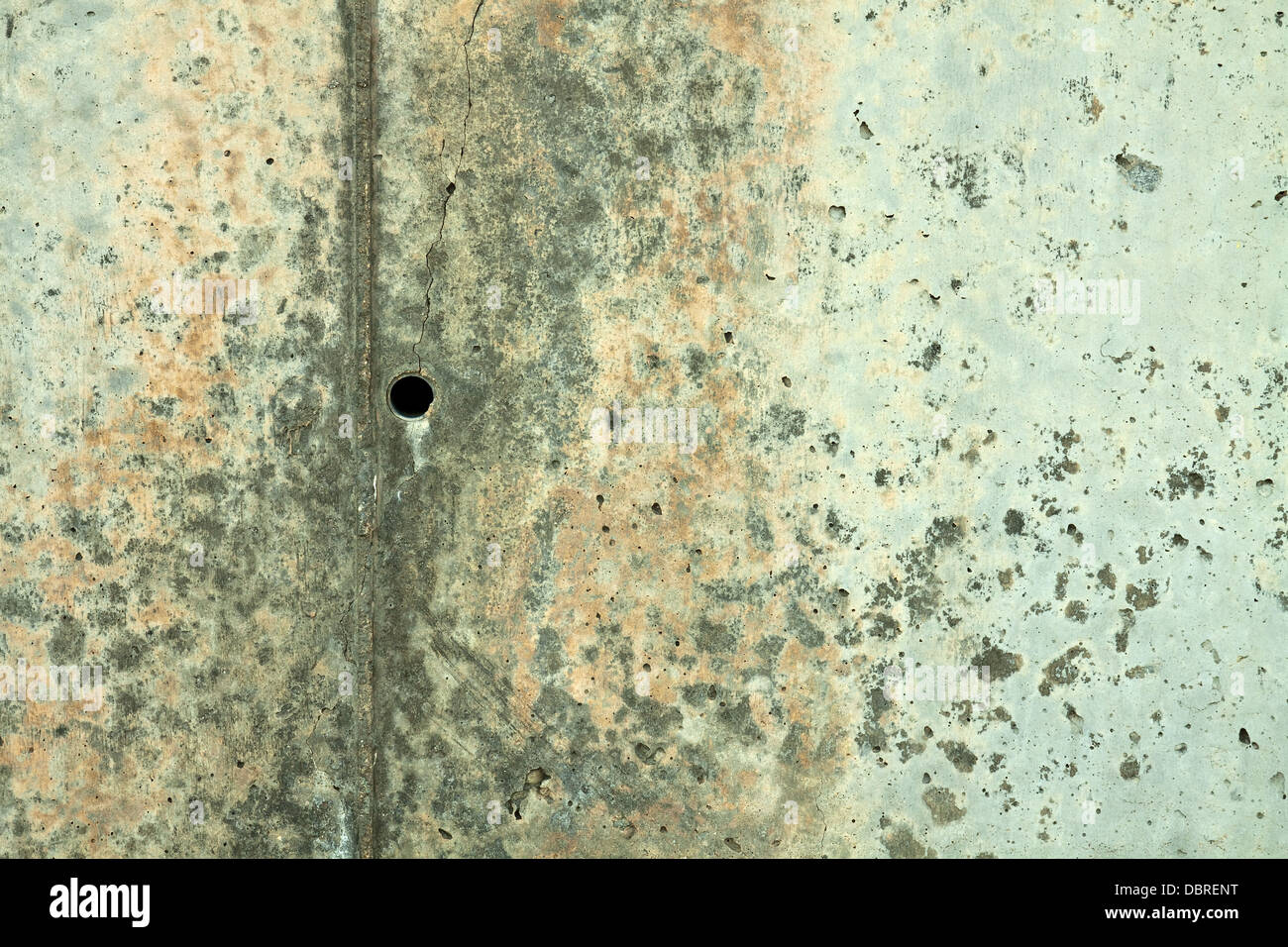 Highly abnormal structure of the concrete structure due to moisture ...