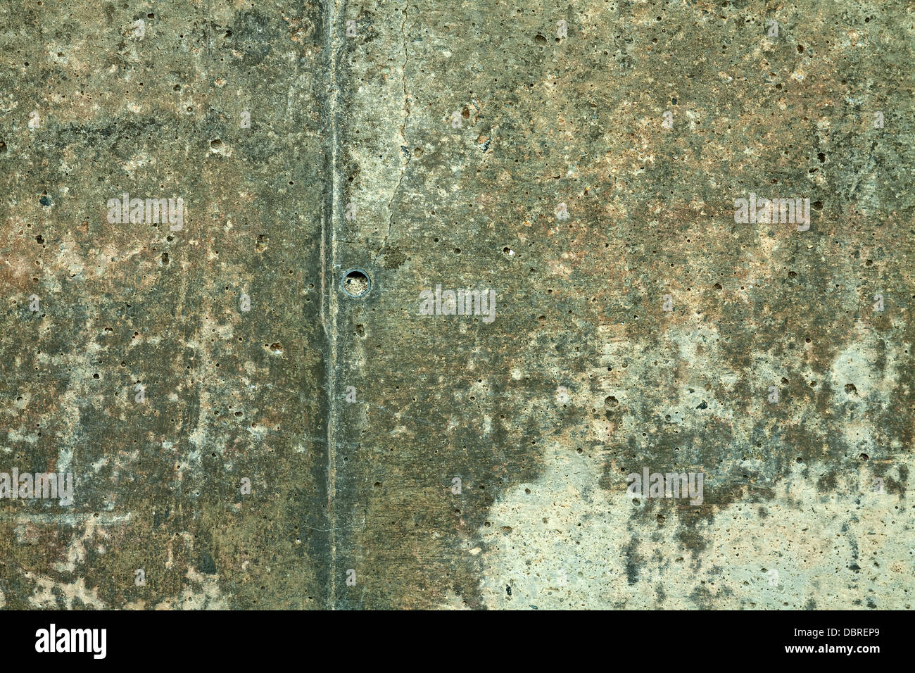 Highly abnormal structure of the concrete structure due to moisture ...