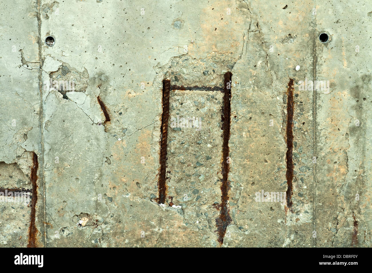 Highly abnormal structure of the concrete structure due to moisture ...