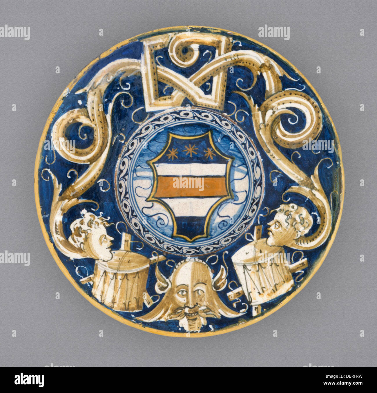 American shield sculpture hi-res stock photography and images - Alamy