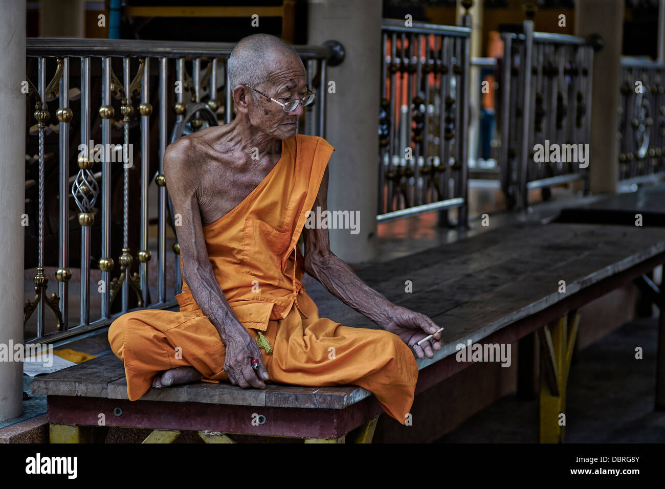 Elderly monks hi-res stock photography and images - Alamy