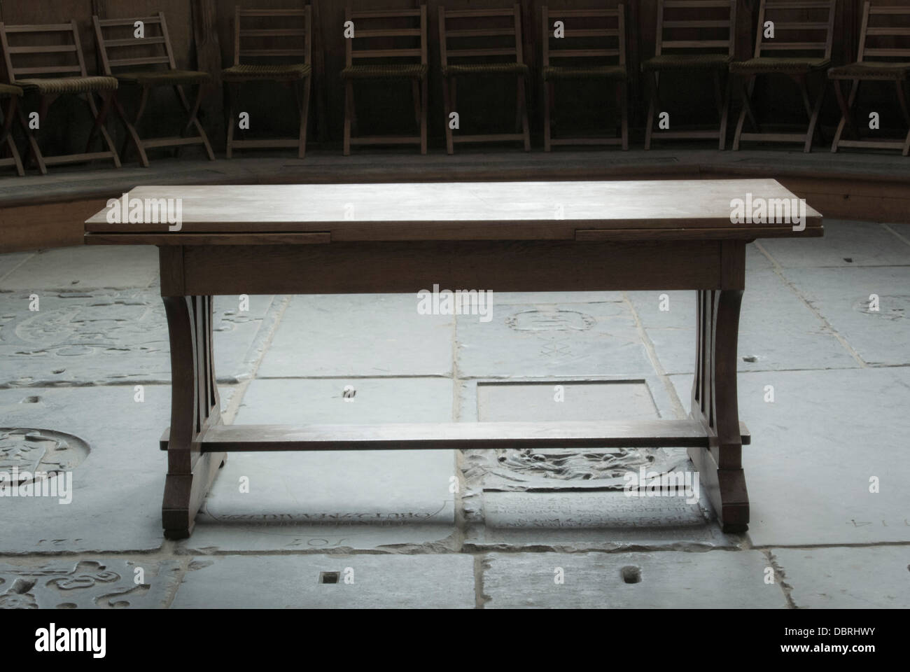 wood table in an empty room Stock Photo - Alamy