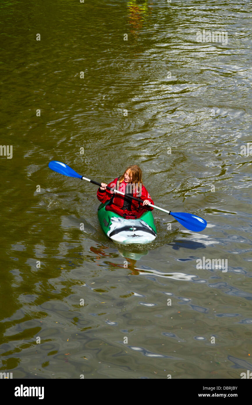 School-children kayaking along the River Leam in Warwickshire Stock ...