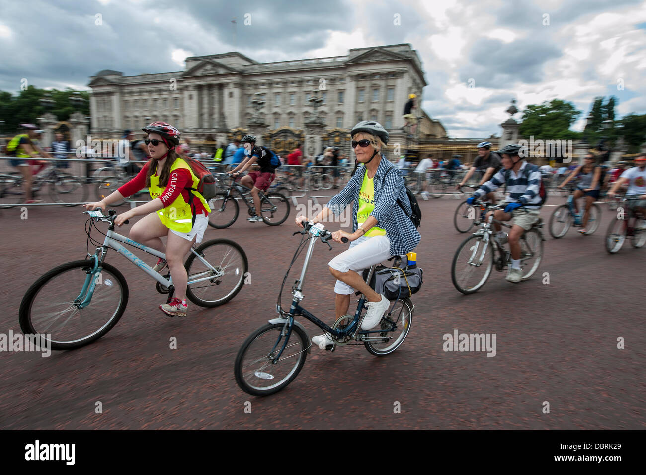 London, UK. 3rd August, 2013. Cyclists of all ages enjoy the summer ...