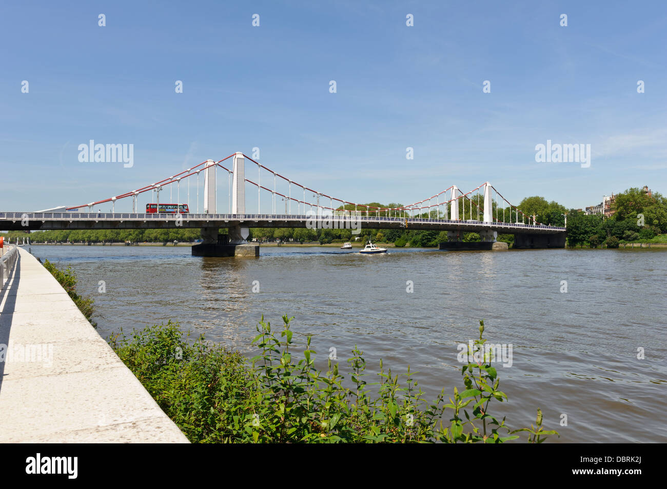 Old chelsea bridge hi-res stock photography and images - Alamy