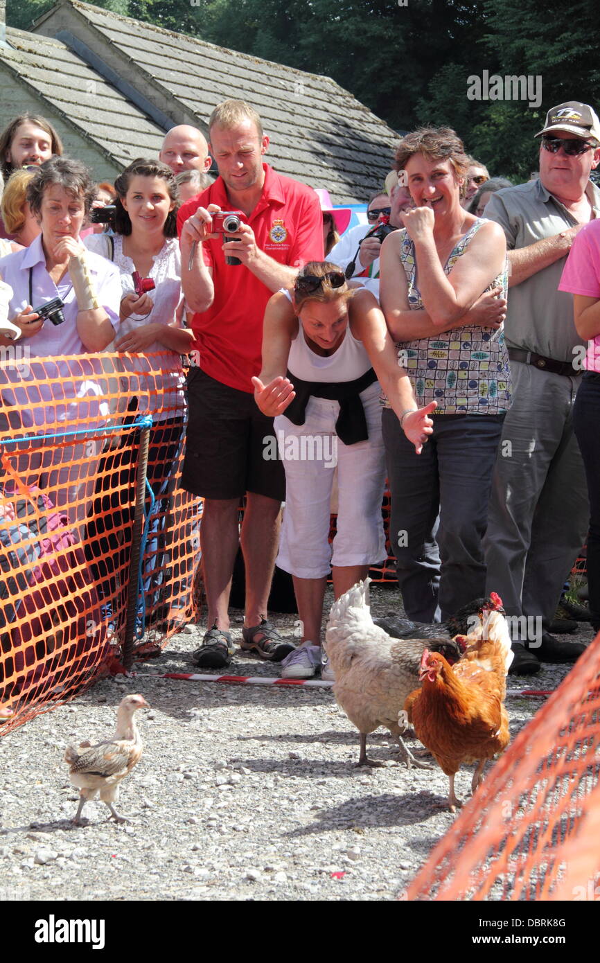 Hen racing derbyshire hi-res stock photography and images - Alamy