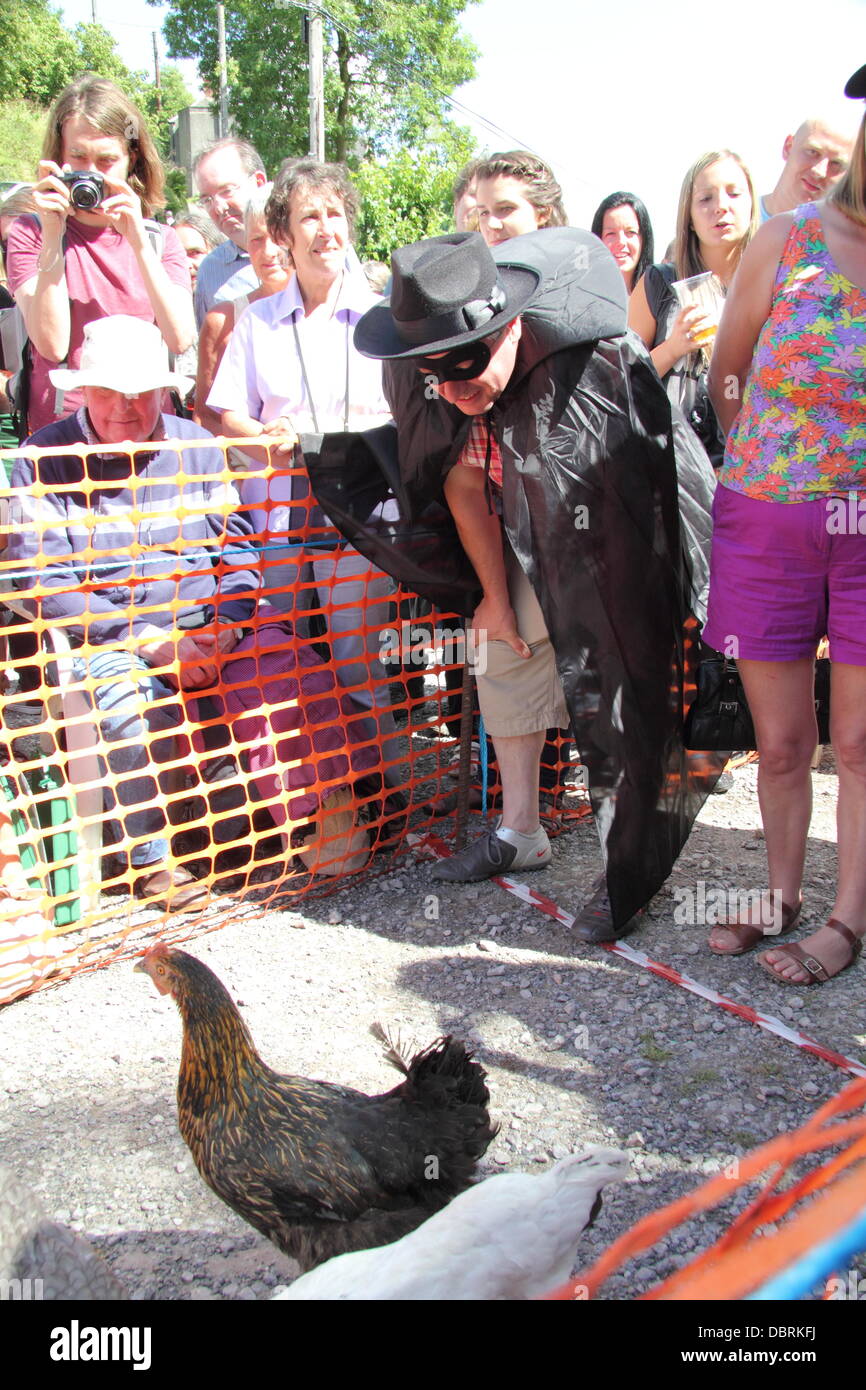 Competitors & their fowl at The Hen Racing World Championships outside ...