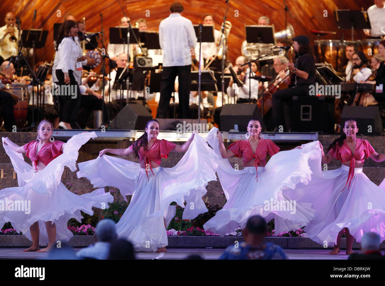 Latin american dancers hi-res stock photography and images - Alamy