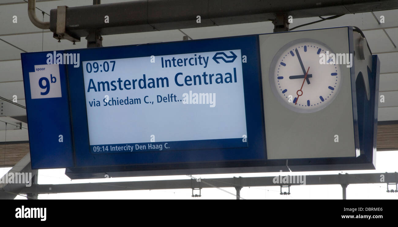 Railway station platform notice train hi-res stock photography and ...