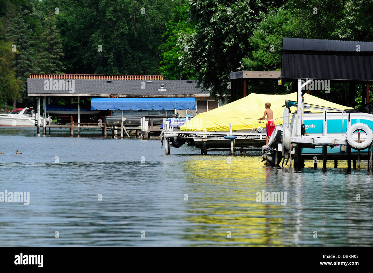 Shoreline with docks hi-res stock photography and images - Alamy