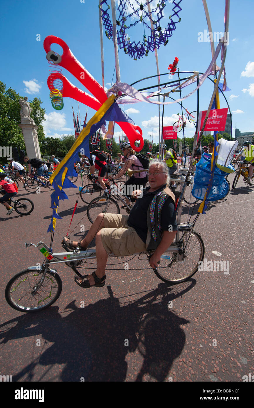 Freecycle hi-res stock photography and images - Alamy