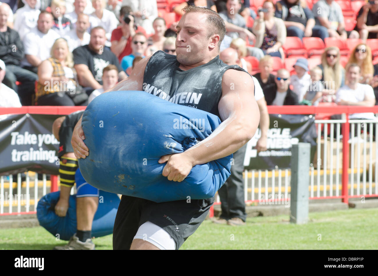 Worlds strongest man uk hi-res stock photography and images - Alamy