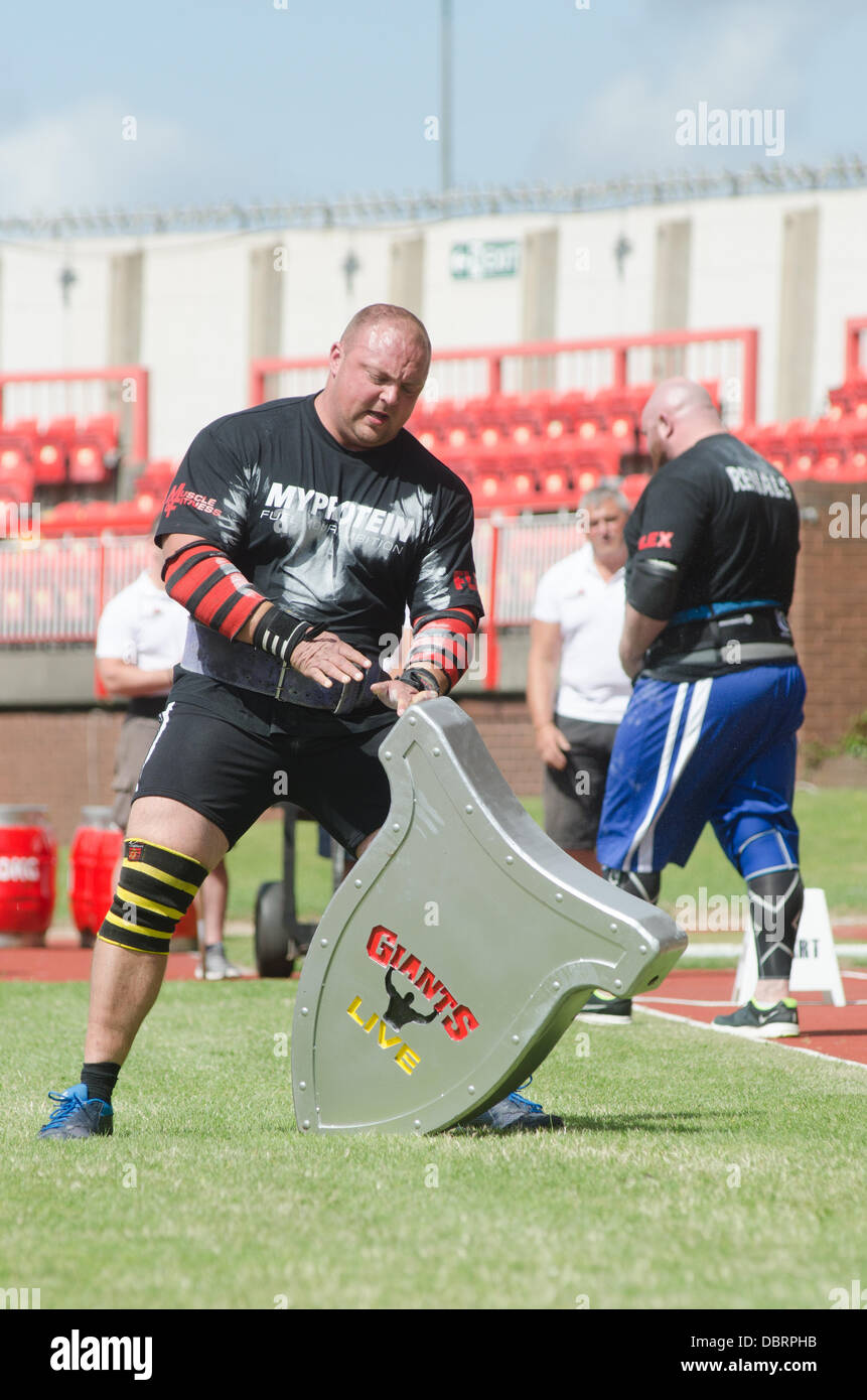 Worlds strongest man uk hi-res stock photography and images - Alamy
