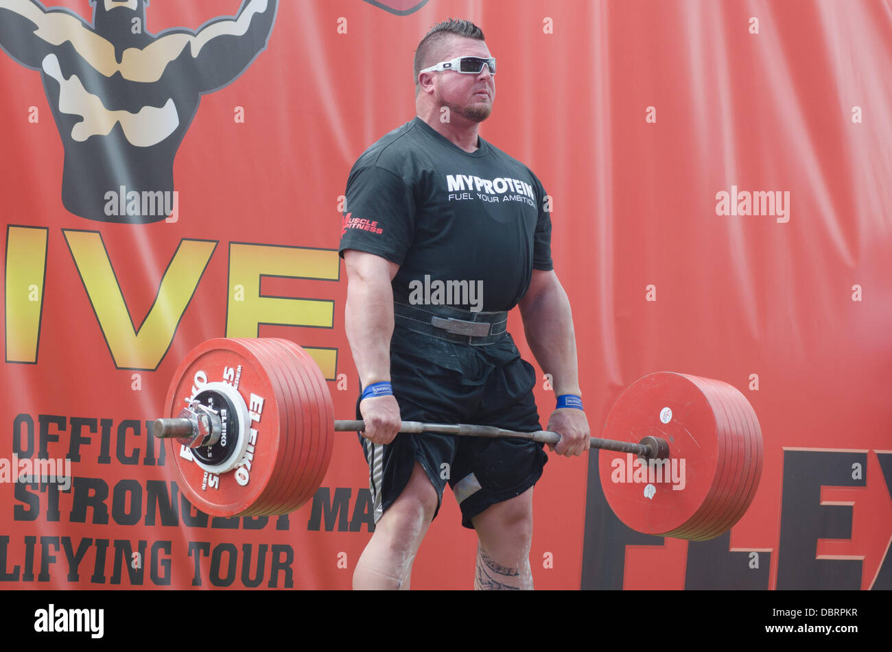 Worlds strongest man hi-res stock photography and images - Alamy