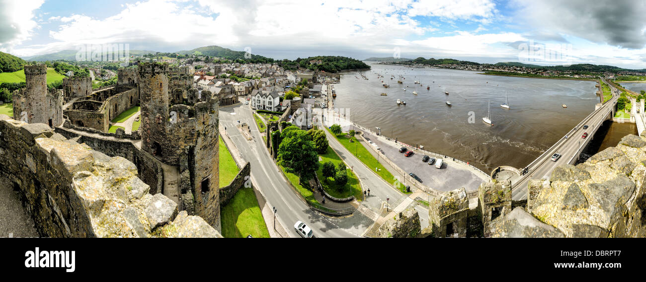 Tower turrets river water castle hi-res stock photography and images ...