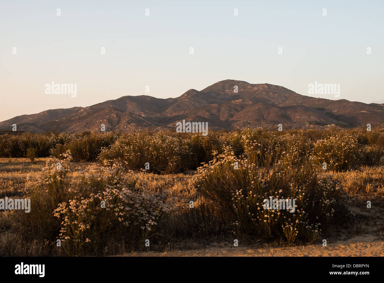 Temecula Mountains Skyline California // The low mountains on the ...