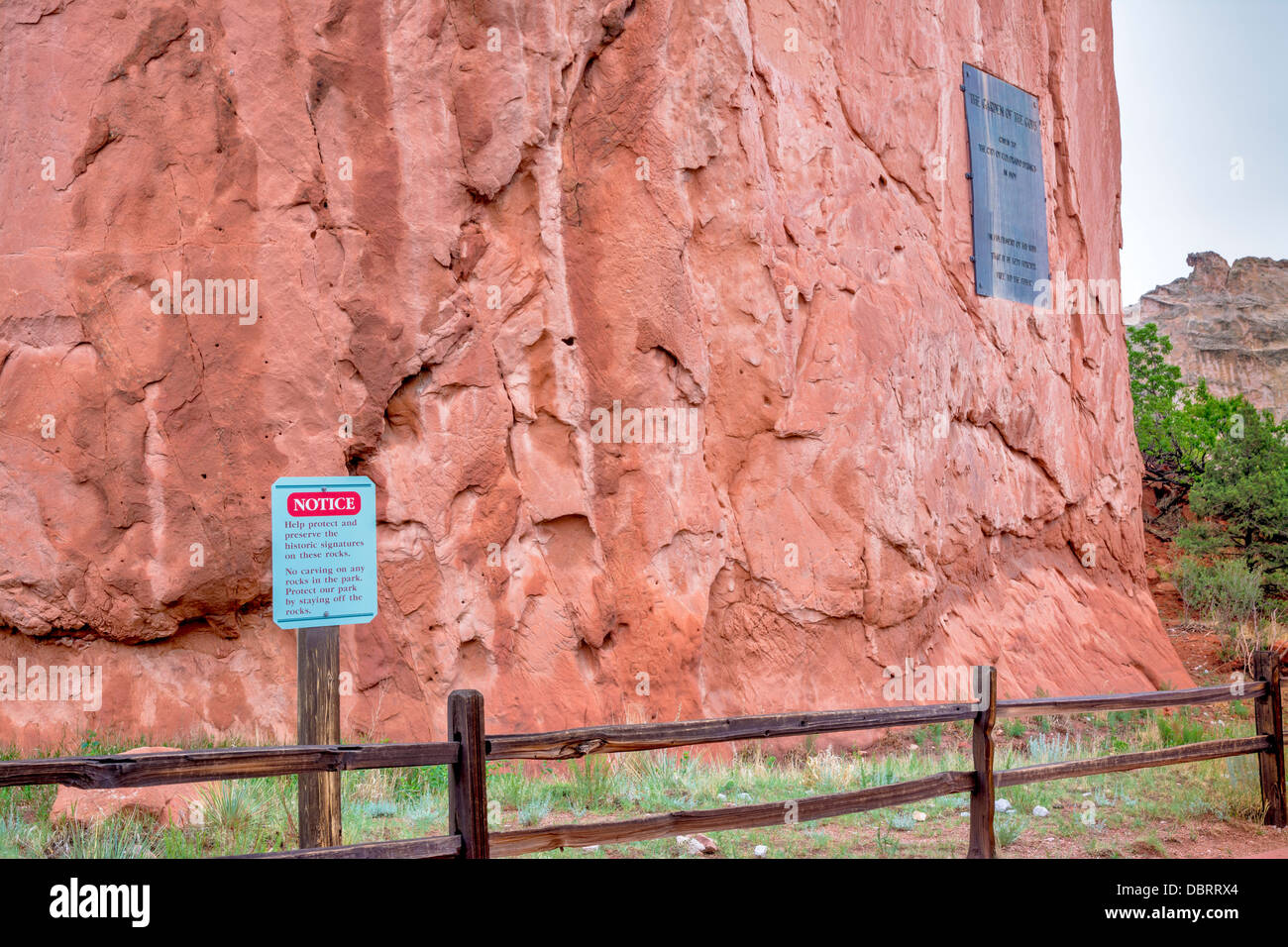 Garden warning signs hi-res stock photography and images - Alamy
