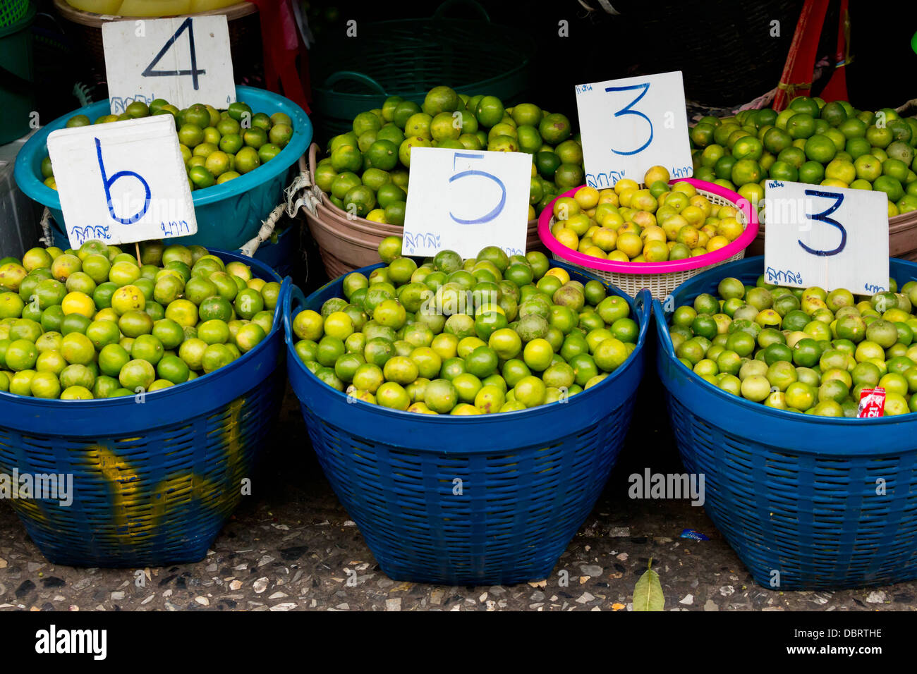 Sale of fresh Lemons on a Market in Bangkok, Thailand Stock Photo - Alamy