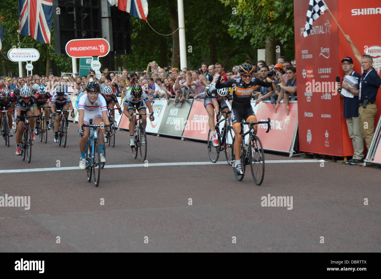 Prudential Ride London - Womens Grand Prix Event - Laura Trott Crosses ...