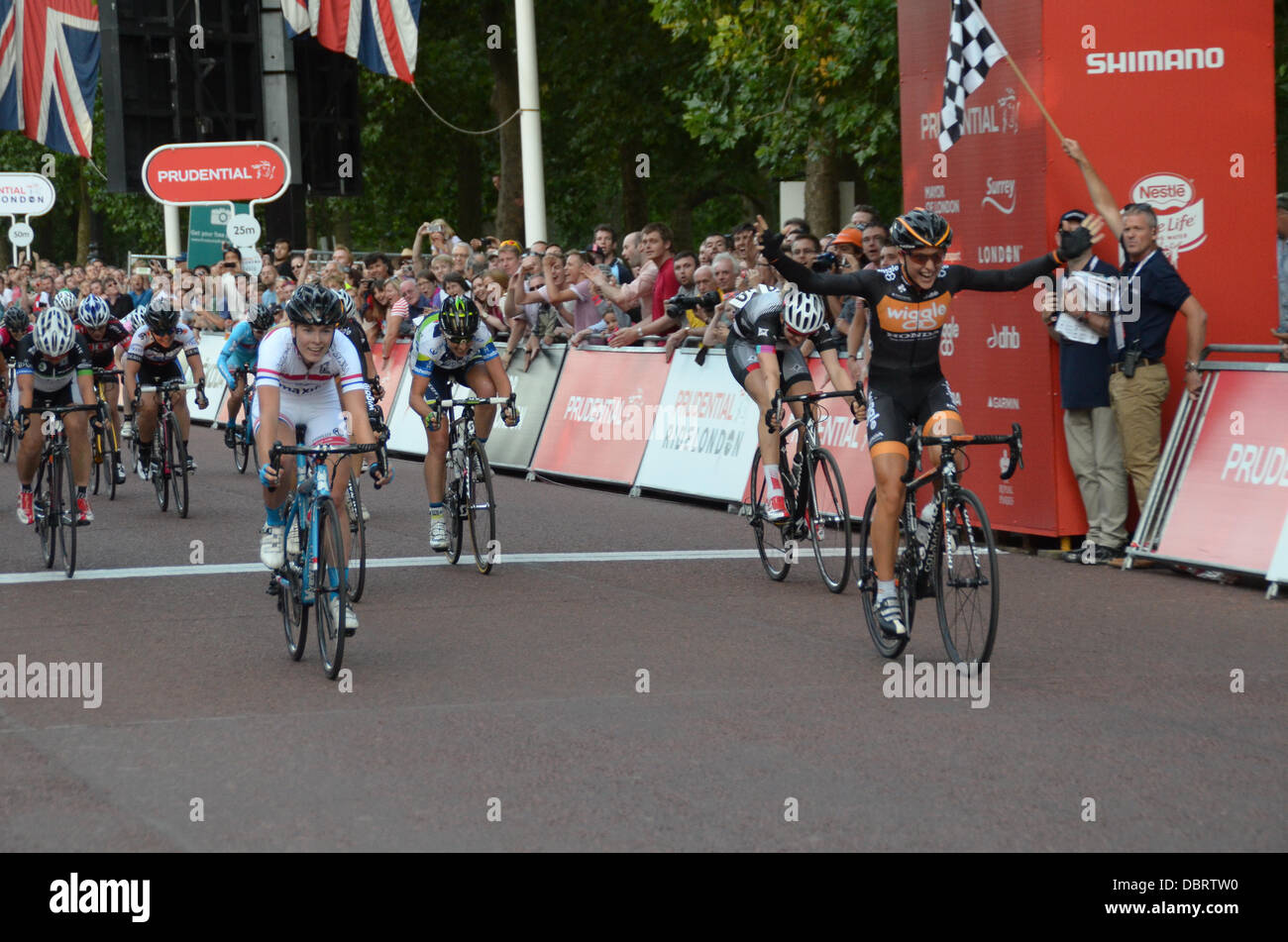 Prudential Ride London - Womens Grand Prix Event - Laura Trott Crosses ...
