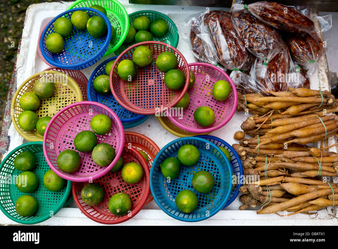 Sale of fresh Lemons on a Market in Bangkok, Thailand Stock Photo - Alamy