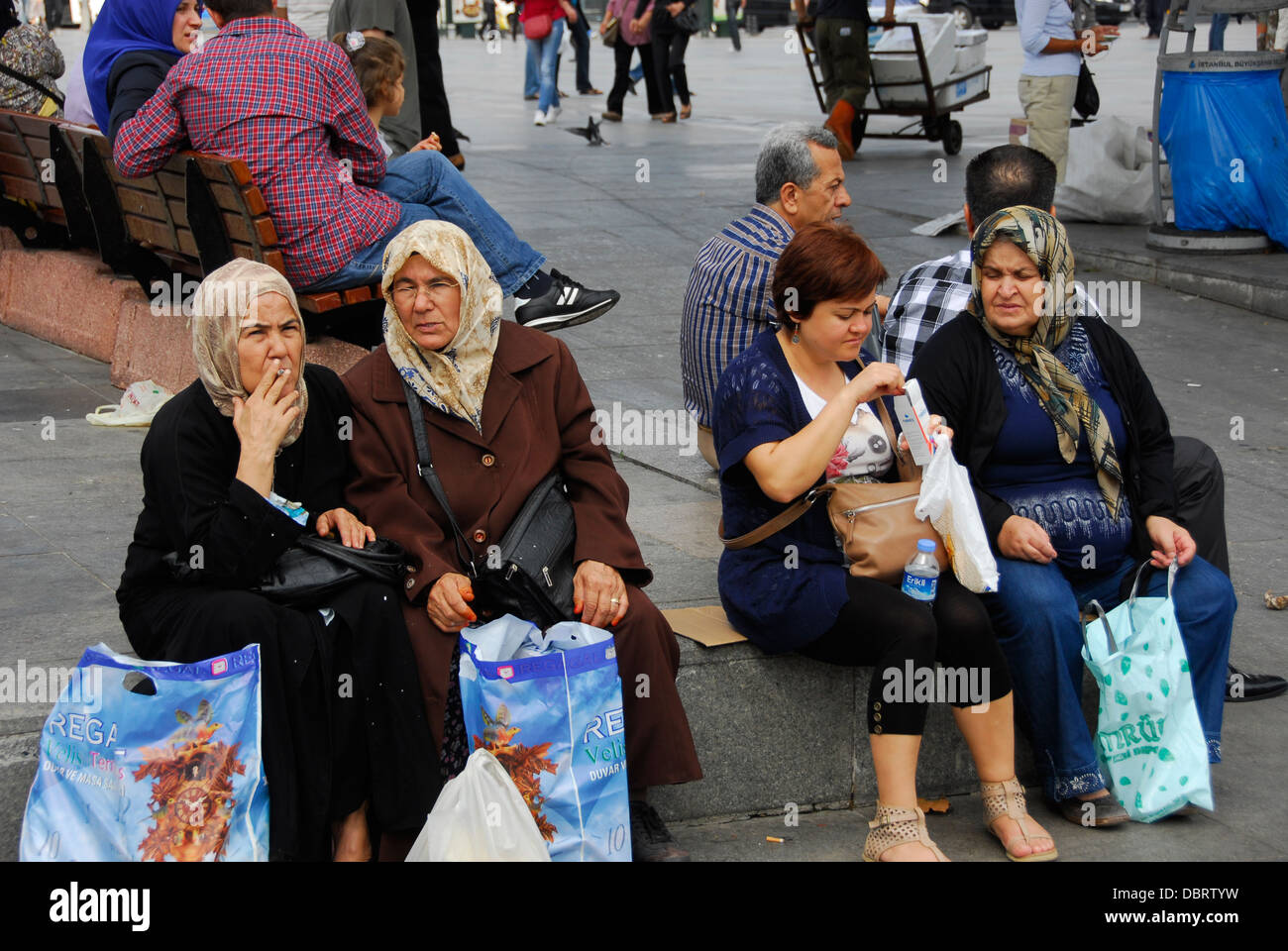 Street scene in Istanbul, Turkey Stock Photo - Alamy