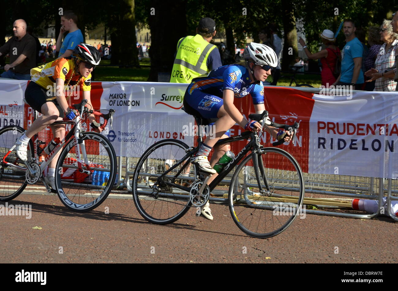 Prudential RideLondon Grand Prix - Youths cycle racing Stock Photo - Alamy