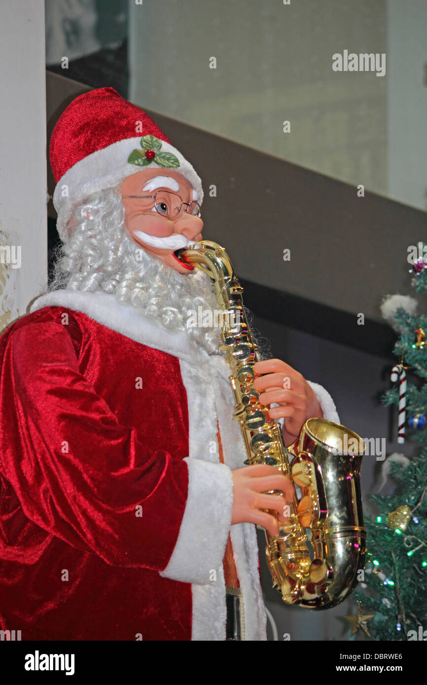Shop window display during the Christmas period Stock Photo - Alamy