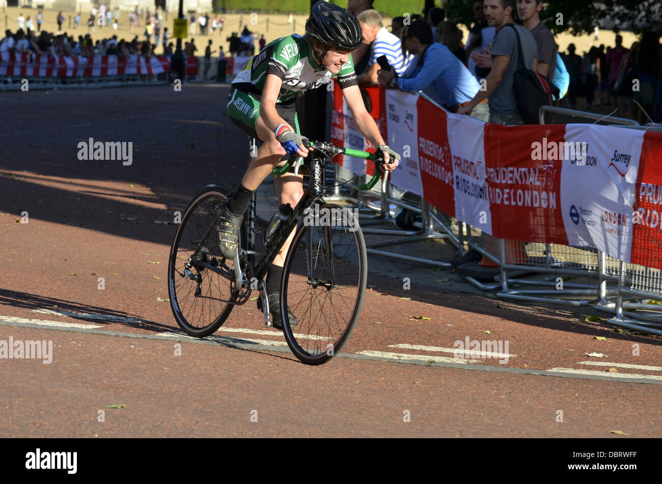 Prudential RideLondon Grand Prix - Youths cycle racing Stock Photo - Alamy