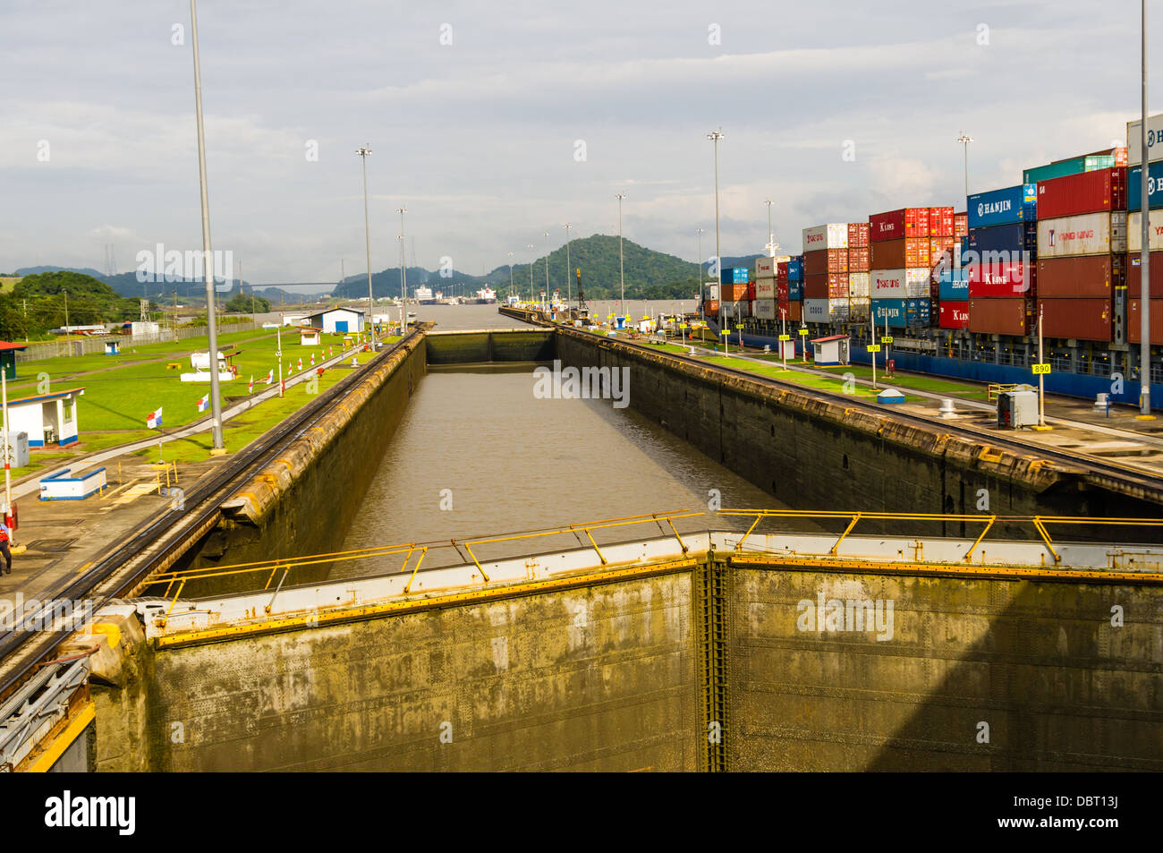 Panama canal locks hi-res stock photography and images - Alamy