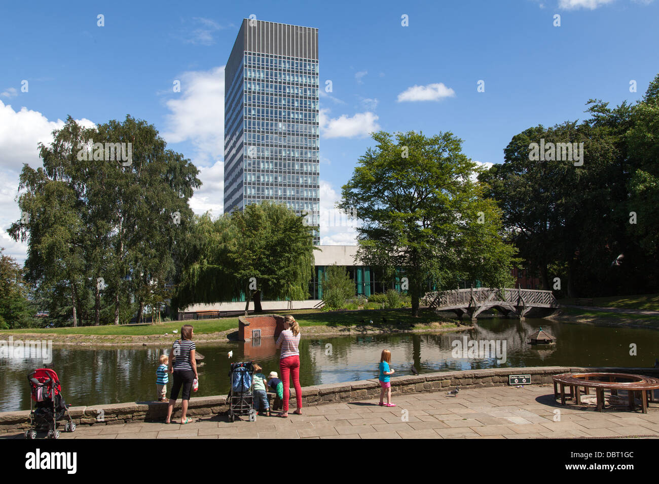 The Arts Tower and University library of Sheffield University from ...