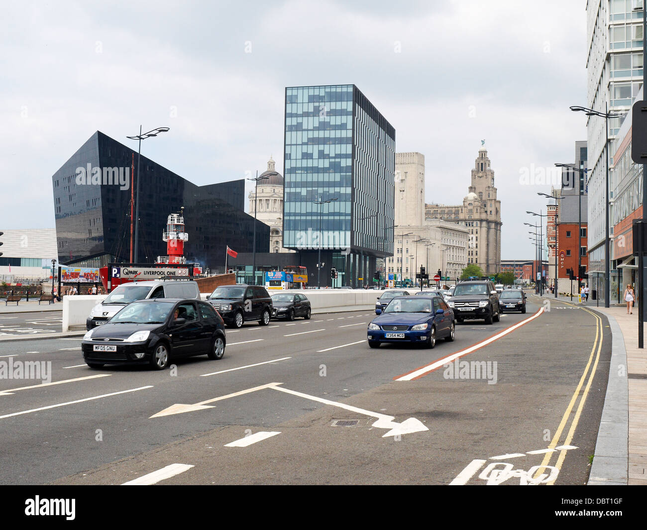 The strand liverpool city centre hi-res stock photography and images ...