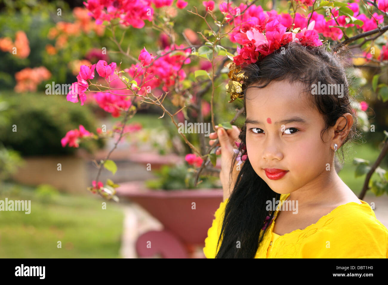 Balinese outfit hi-res stock photography and images - Alamy