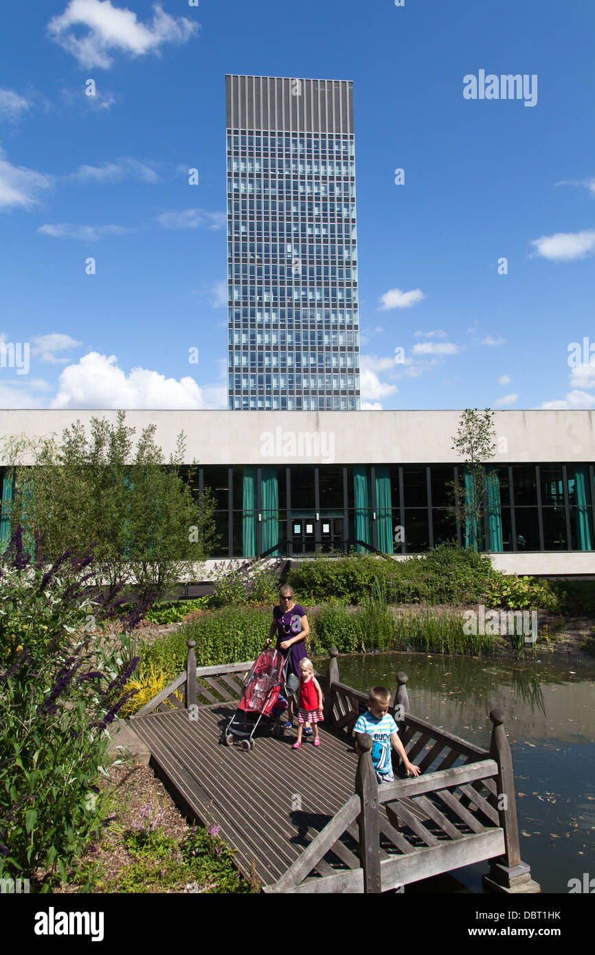 The Arts Tower and University library of Sheffield University from ...