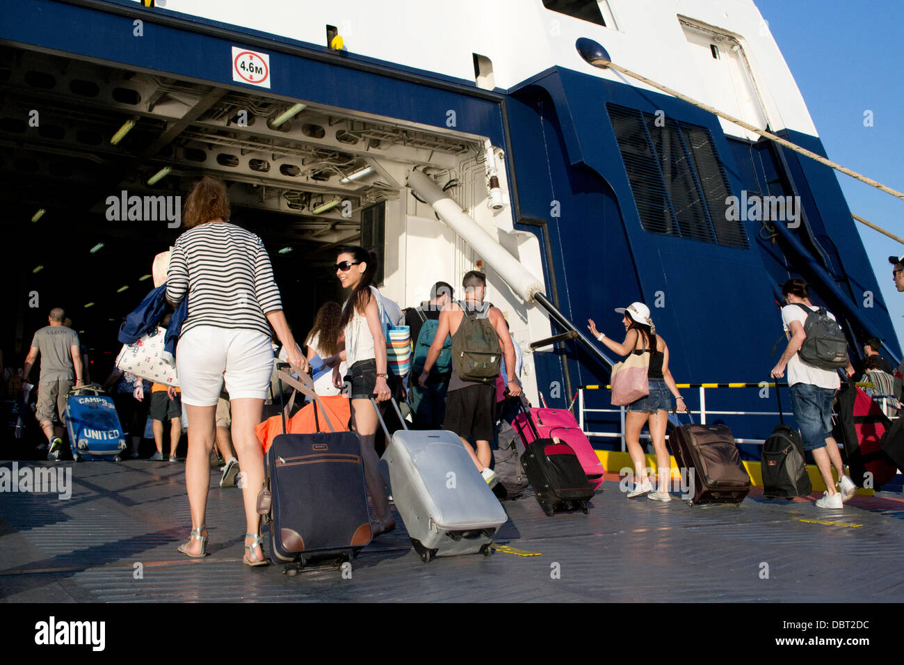 Embarking boats hi-res stock photography and images - Alamy