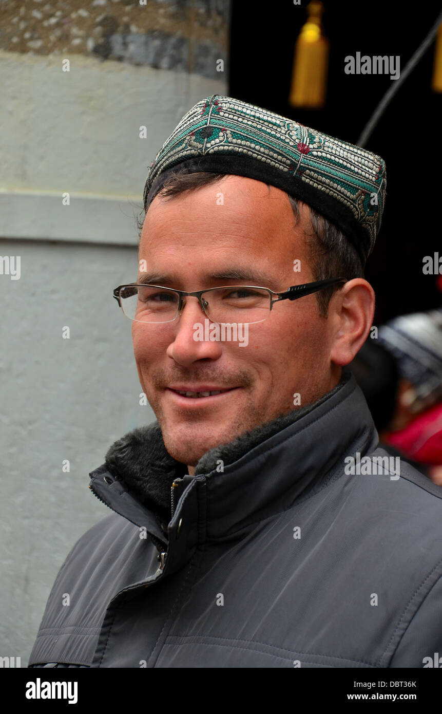 Muslim man white topi traditional hi-res stock photography and images ...
