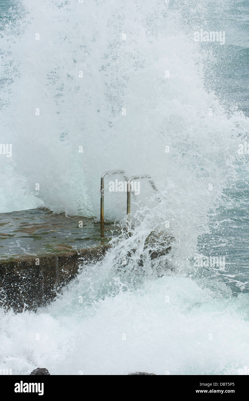 Impact crushing hi-res stock photography and images - Alamy