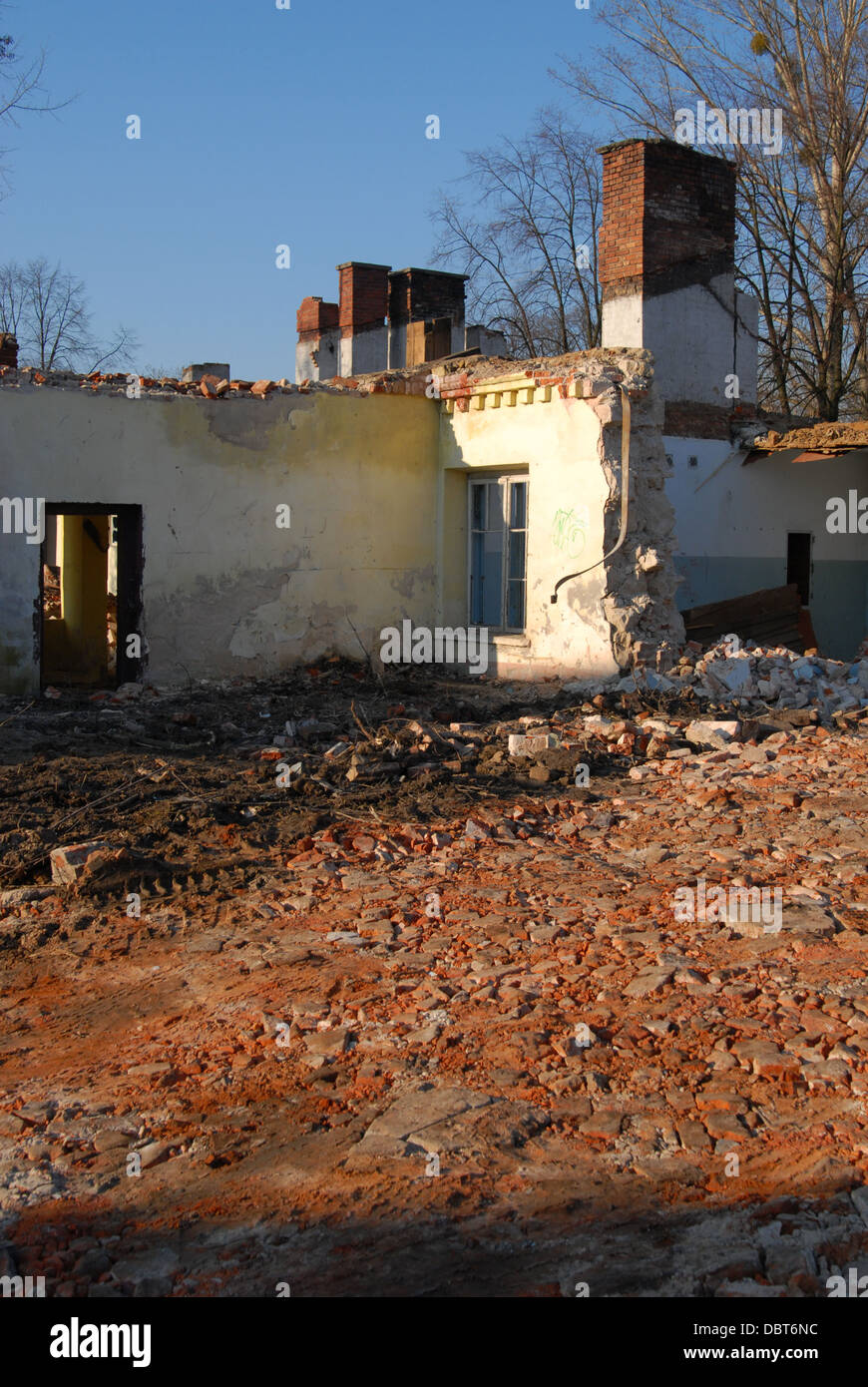old building for demolition Stock Photo - Alamy