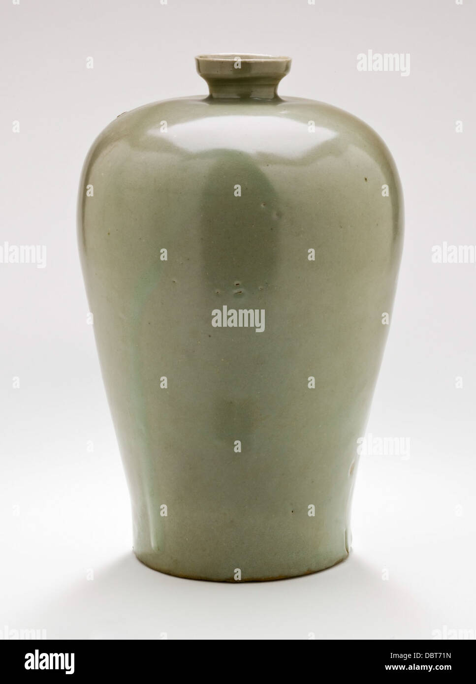 Oil jar ancient hi-res stock photography and images - Alamy