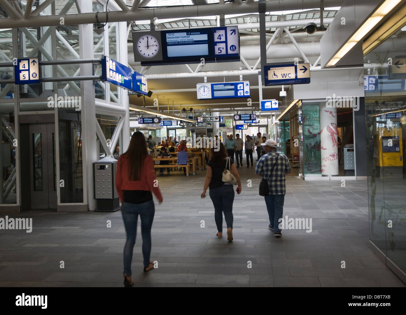 Leiden centraal railway station netherlands hi-res stock photography ...