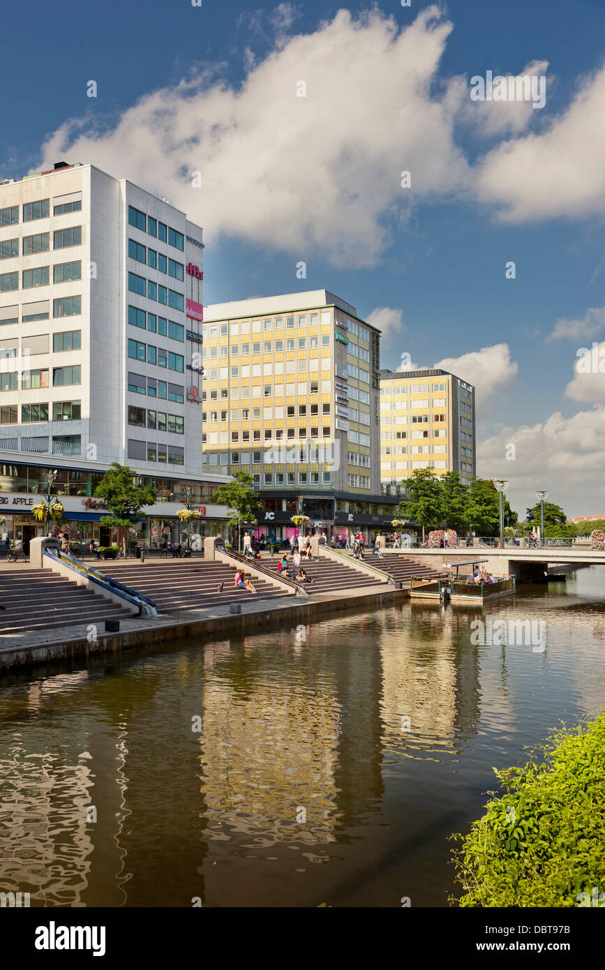 Buildings by canal hi-res stock photography and images - Alamy