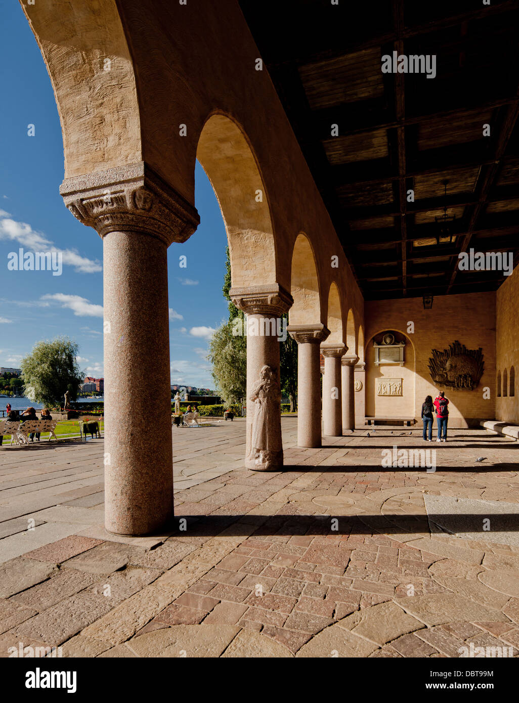 Building with arches hi-res stock photography and images - Alamy