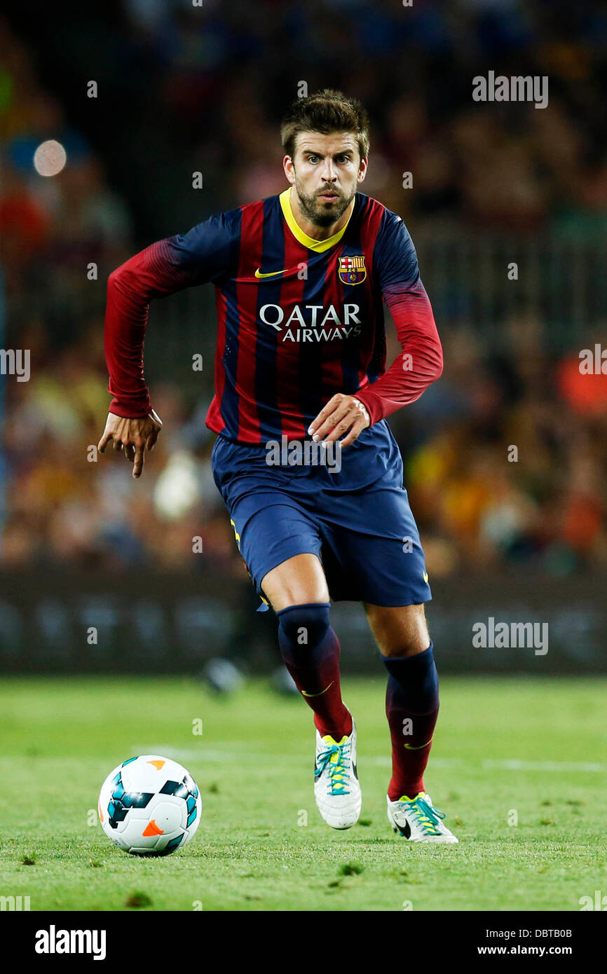 Gerard pique trophy hi-res stock photography and images - Alamy