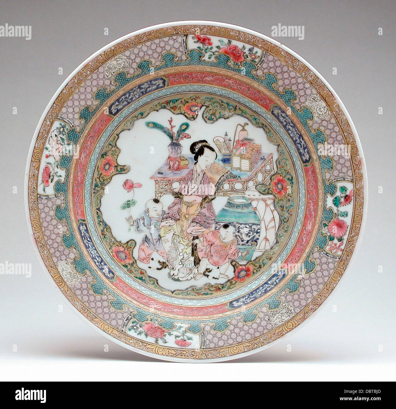 Ivory plates hi-res stock photography and images - Alamy