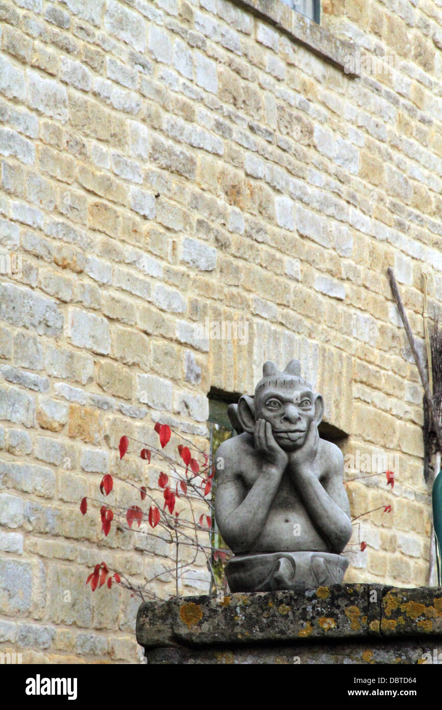 Gargoyle sitting on a wall Stock Photo - Alamy Gargoyle sitting on a wall Stock Photo - Alamy