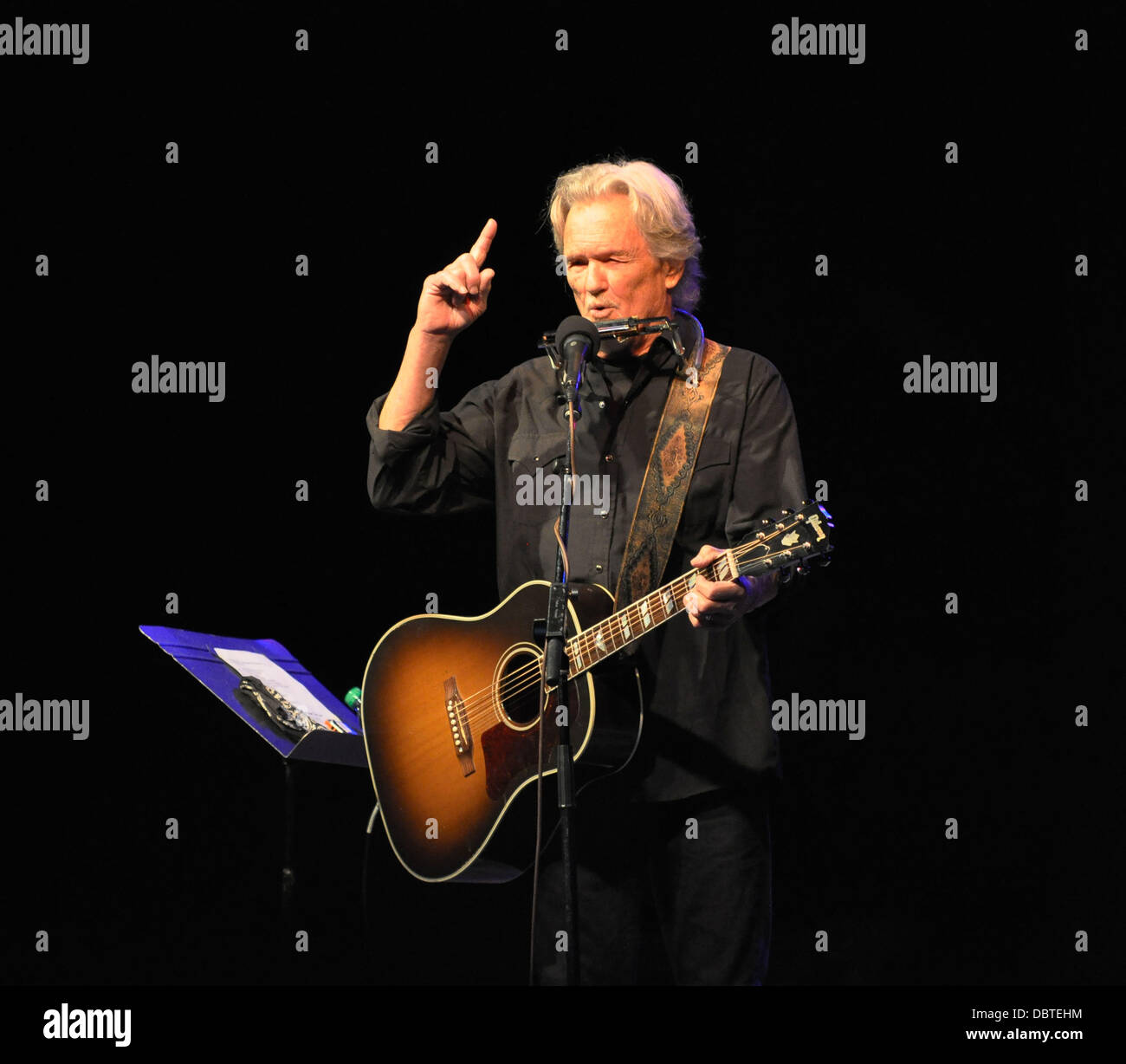 Kris kristofferson hall of fame hi-res stock photography and images - Alamy